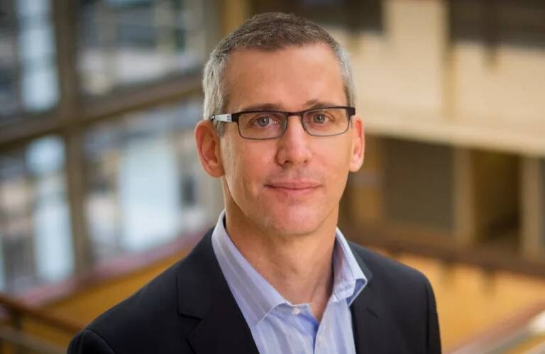 Adagio adds longtime Medtronic exec Sean Salmon to board